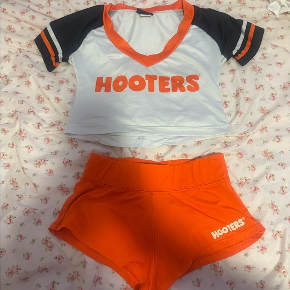 Hooters | Tops | Hooters Vneck Tee And Shorts Set In Orange And White ...